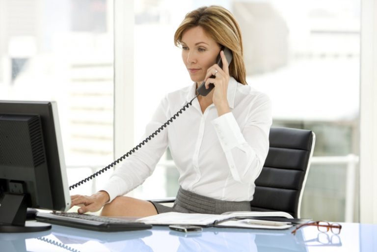 Contestar una llamada telefónica en alemán. Frases típicas y vocabulario